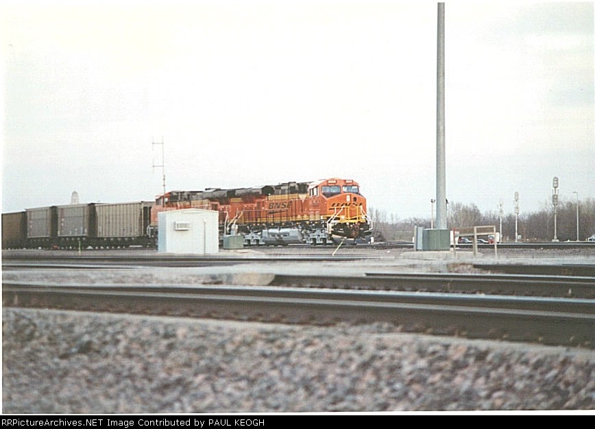 BNSF 5882 ES44AC with BNSF 5775 rolling west with mty coal cars